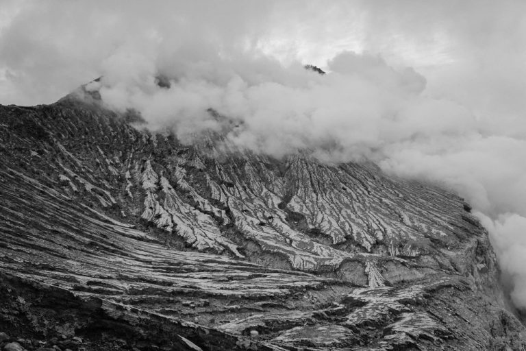 Everything You Need To Know To Choose A Safe Ijen Crater Blue Lava Tour!