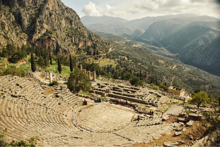 25 Famous Landmarks Of Greece To Plan Your Travels Around!