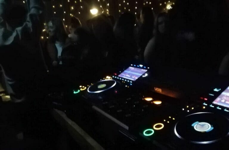 The 13 Best Dunedin Bars To Explore For An Classic Night Out!